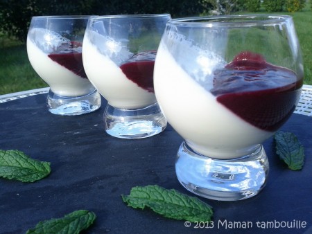 Panna cotta, coulis de fruits rouges Maman Tambouille