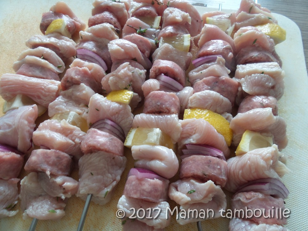 Brochettes de dinde au citron et saucisses Maman Tambouille